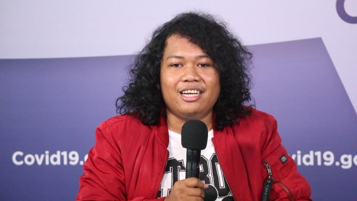 Intip Foto Masa Kecil Komedian Marshel Widianto