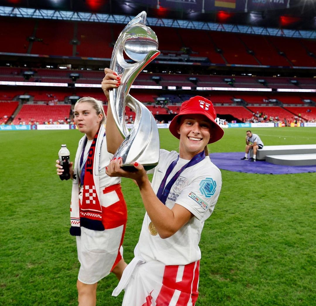 Usai Antarkan Inggris Juara Piala Eropa Wanita, Ella Toone dan Ellie ...