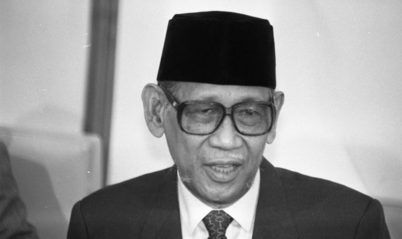 Siapa Burhanuddin Mohammad Diah?