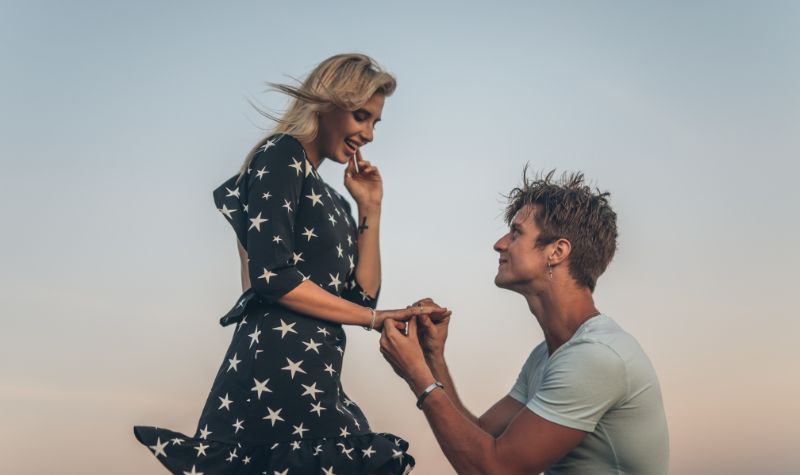 Bagaimana Hukum Menikahi 2 Kakak Beradik Dalam Islam