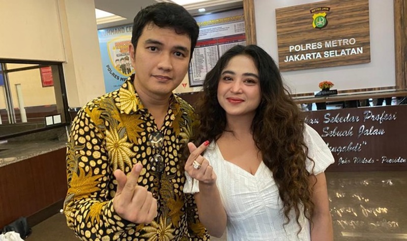 Aldi Taher Dampingi Dewi Perssik Urus Kasus Hukum dengan Haters, CLBK Nih?