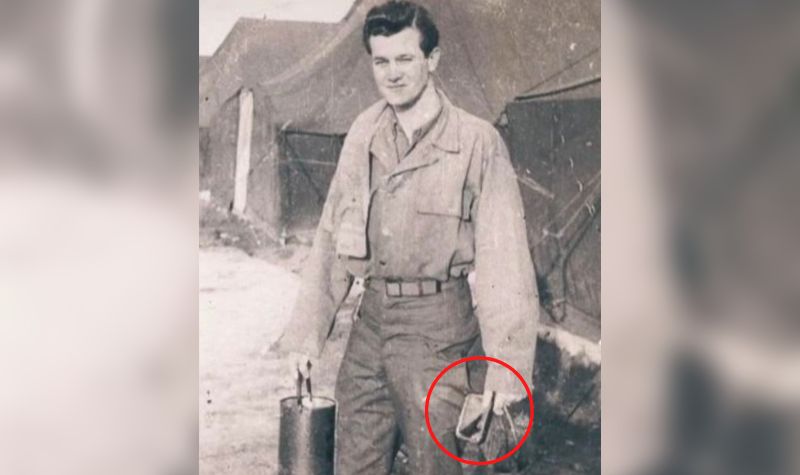 Terungkap Sosok Penjelajah Waktu Tentara Perang Dunia II, Foto Pegang ... Terungkap Sosok Penjelajah Waktu Tentara Perang Dunia II, Foto Pegang ...