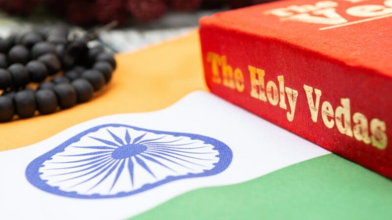 Mengenal Kitab Weda, Pembagian dan Sejarahnya