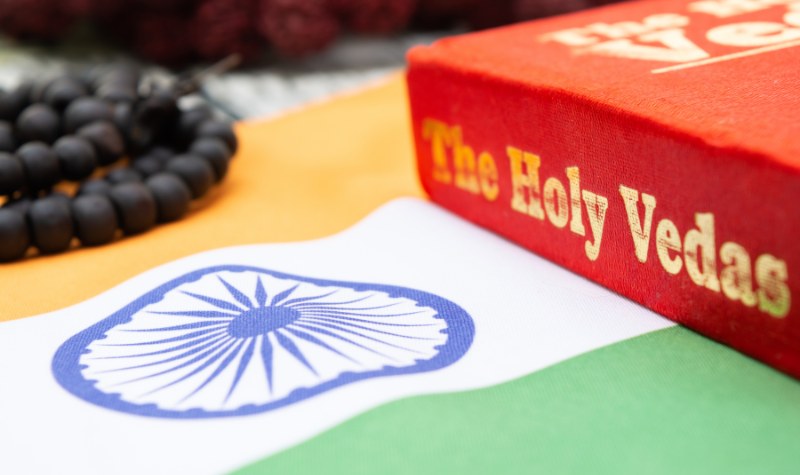 Mengenal Kitab Weda, Pembagian dan Sejarahnya