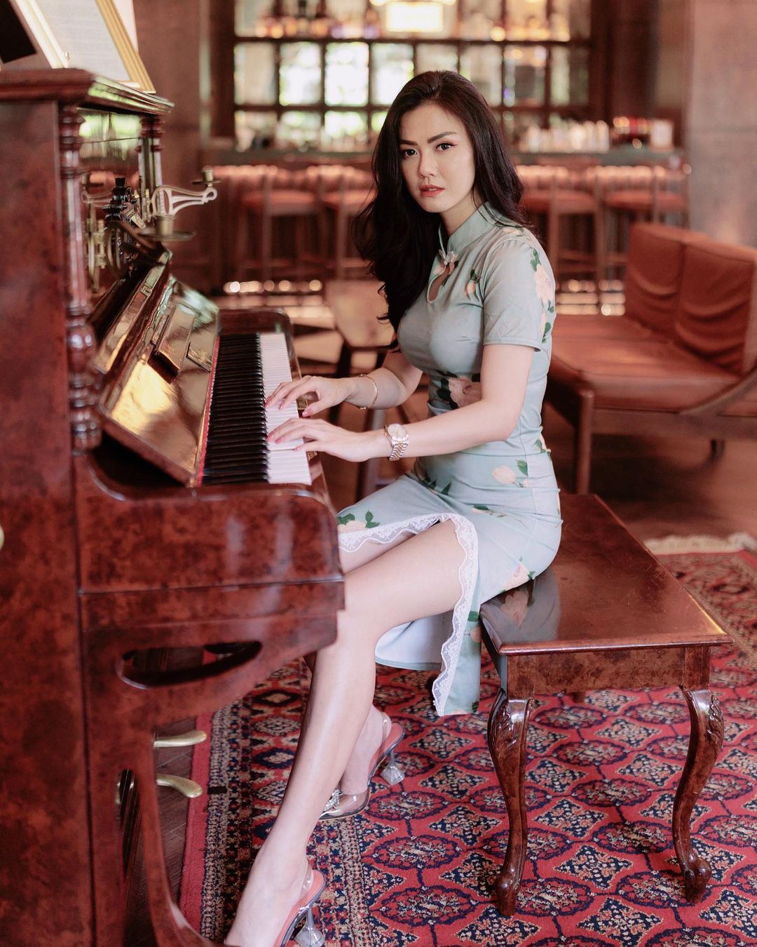 Sambut Imlek, Tampilan Nita Gunawan Pakai Baju Khas Cina Enak Banget ...