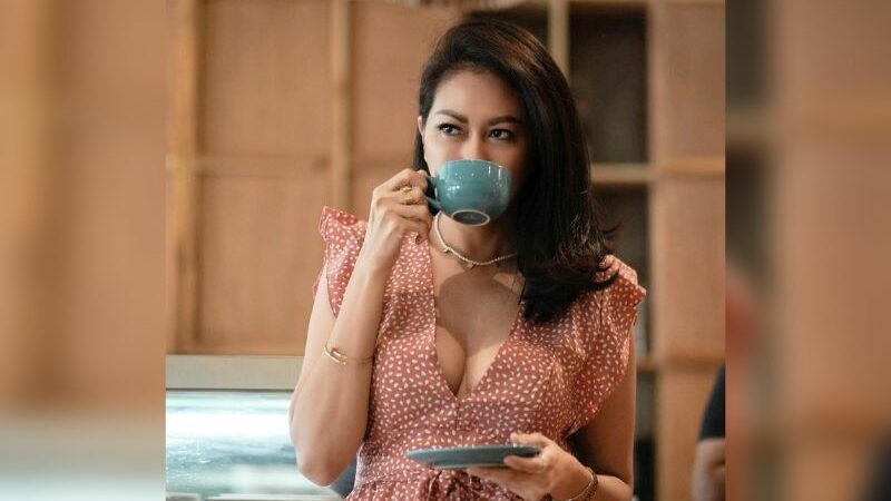 Bodi Seksi Atien Simon Masih di Atas Segala-galanya Bagi Netizen