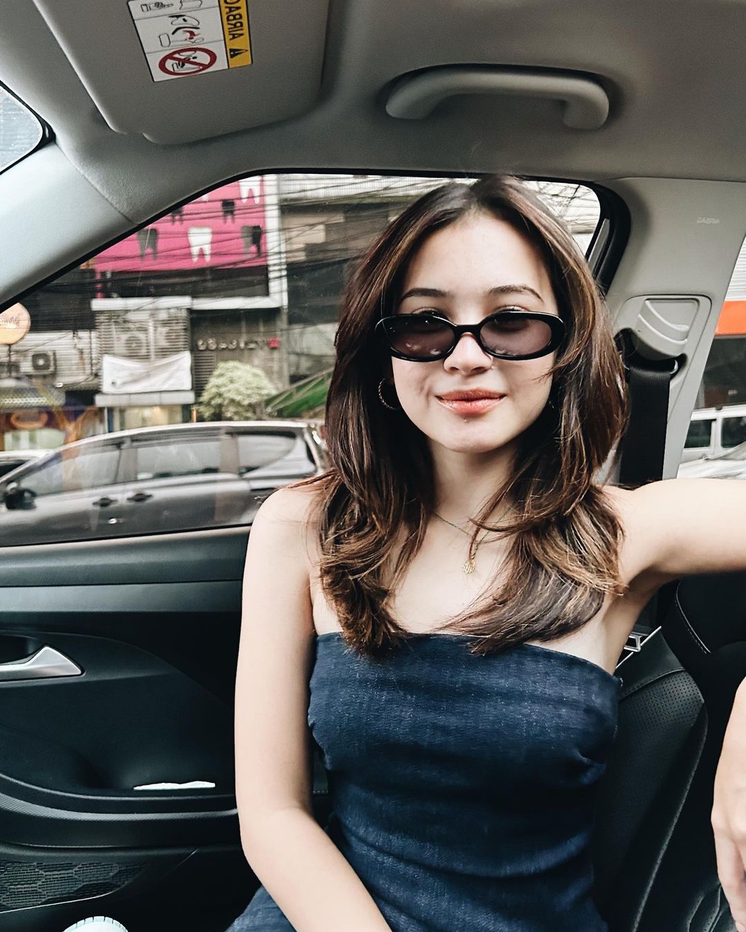 Nggak Seperti Gadis Remaja, Dandanan Kece Sandrinna Michelle Ini Bak Wanita Dua Puluhan